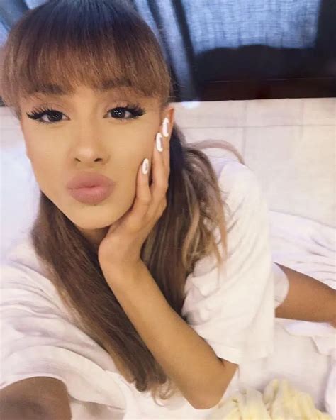 Ari With Bangs Scrolller
