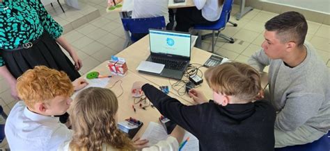 六‍ ОТКРЫТЫЙ УРОК 9 апреля в нашей школе прошёл открытый урок по физике для педагогов Тюменской