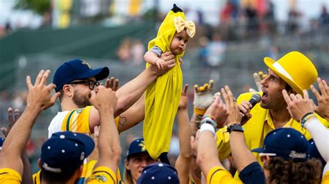 Everyone Is Going Bananas For The Savannah Bananas Howstuffworks