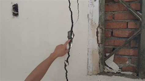 隔壁建商挖地基害鄰屋毀？ 雲林社區屋牆龜裂變「透風厝」｜四季線上4gtv