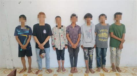 Msjtv News ក្រុមដាវសាំម៉ូរ៉ៃ៧នាក់ត្រូវនគរបាលឃាត់ខ្លួន បន្ទាប់យកដាវដេញកាប់ចាក់គ្នានៅក្រុងសិរីសោភណ្ឌ