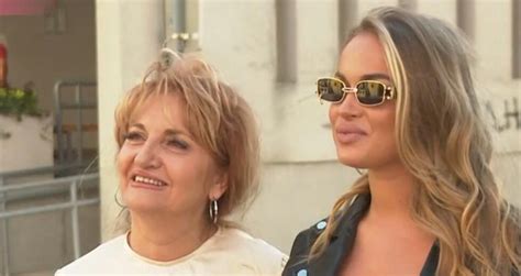 Годините се само бројка Мајката на Теодора Џехверовиќ на 60 години доби возачка дозвола ФОТО