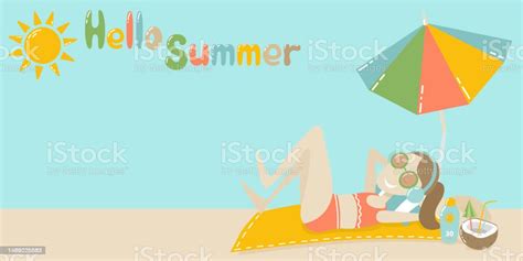 해변에서 우산 아래 코코넛 칵테일을 마시며 일광욕을 하는 여자 안녕하세요 여름 복사 공간으로 모형을 만듭니다 제품 디자인을 위한 플랫 만화 스타일의 귀여운 밝은 여름 벡터