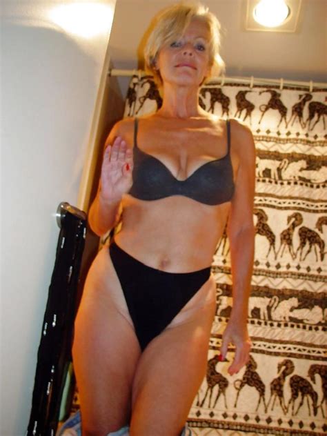 Justine A Mature Blond Posing Zb Porn