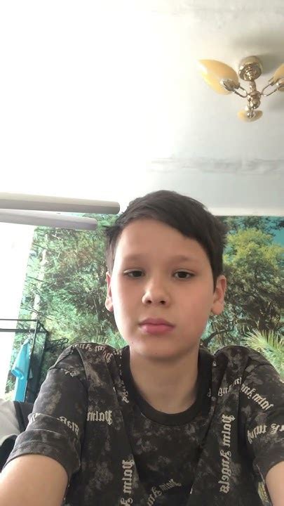 Я в полной комнате совсем один Youtube