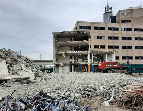 강철 건물 건물 껍질 건설 건설 장비 건설 현장 건축 경치 굴삭기 금속 기중기 다층 건물 도시 재개발 도시 풍경 도시의 도시의 쇠퇴 도심