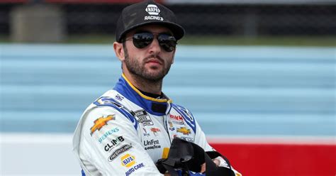 chase elliott accepts smokey yunick award on behalf of his uncle ernie elliott