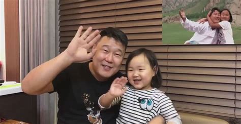 МУСТА Базарсадын Болдбаатарын дуунд дуртай сонсогчдын нэгдсэн хуудас Ухаан цэцэг 2 дууг хэн