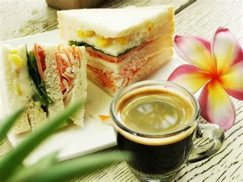 เอสเพรสโซ่ร้อน • Image ร้าน ร้านต้นรักกาแฟสด อาหารตามสั่ง ก๋วยเตี๋ยวหมู เย็นโตโฟ 89 1ถ บายพาส