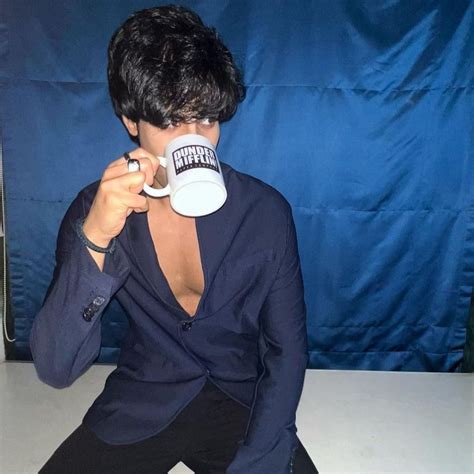 10 Potret Tampan Aaman Devgan Keponakan Ajay Devgn Yang Siap Jadi