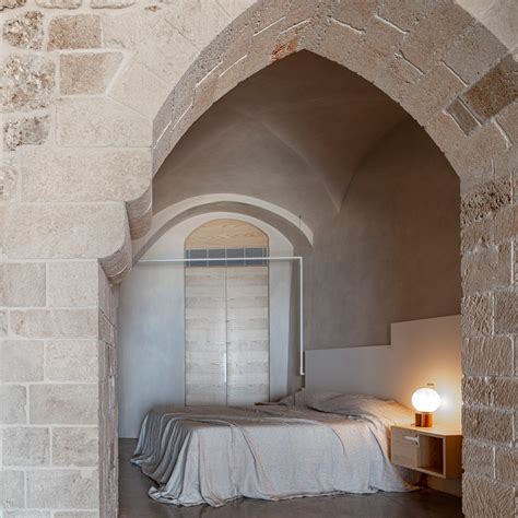 Rust Architects Divides Tel Aviv Apartment Into Halves