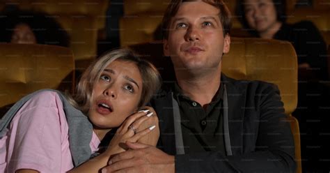 영화관 영화관에서 영화를 보는 사람들 그룹 레크리에이션 활동 및 엔터테인먼트 개념 사진 Unsplash의 의자 이미지