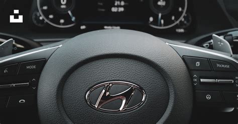 블랙 현대 스티어링 휠 사진 Unsplash의 무료 수송 이미지