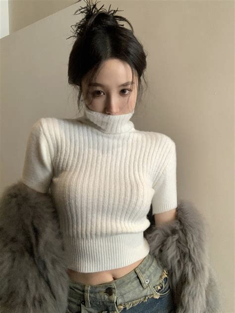 코디드 인기상품 윈터 하이넥 목폴라 폴라티 목티 반팔니트 골지 쫀쫀 힙 패셔너블 이너티 슬림핏 달라붙는 타이트 스키니 크리미 데일리 베이직 사랑스러운 섹시한 크롭티 짧은