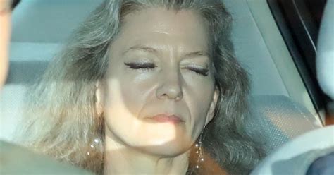 성김과 함께 호텔 나서는 앨리슨 후커