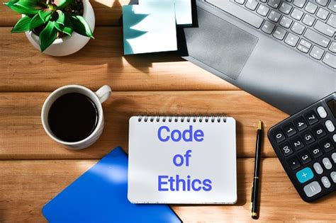 노트북 계산기 녹색 식물 및 컵 커피 나무 배경에 펜 근처 메모장에 윤리 의 코드 텍스트 비즈니스 개념 플랫 레이 0명에 대한 스톡 사진 및 기타 이미지 Istock