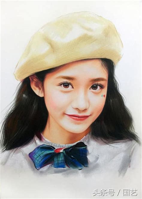 用彩色鉛筆畫出一張比照片還照片的人物畫像她是如何做到 每日頭條