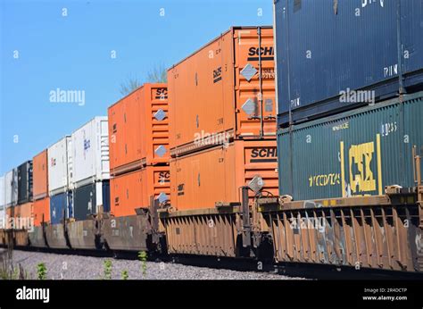 Rochelle Illinois Usa An Intermodal Freight Train As It Passes