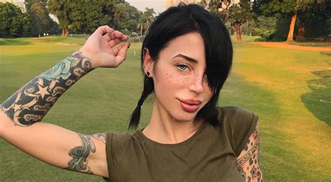 Alex Mucci Alt Model And Singer With 5 Million Followers Popularity Fell On Me Accidentally