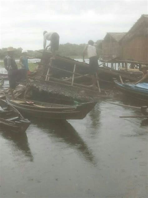 တိုက်ကြီးမြို့နယ် ကလော့သော့ကျေးရွာတွင် မိုးသည်းထန်စွာရွာသွန်းမှုကြောင့် လူနေအိမ်များ လဲပြို