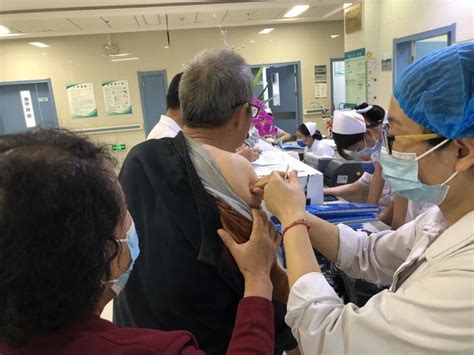 十里铺社区卫生服务中心：多举措加强疫苗接种 尽全力助推疫情防控重症风险死亡