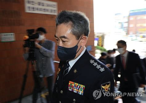 범인 검거 특진 임용식 참석하는 경찰청장 연합뉴스