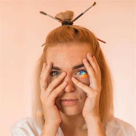 Плохо видеть вблизи как называется