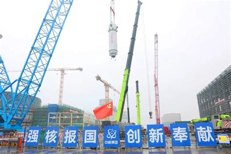 三门核电3号机组核岛反应堆厂房稳压器吊装就位