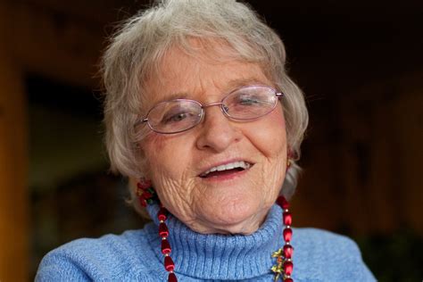 무료 이미지 사람들 초상화 표정 헤어 스타일 미소 고령자 얼굴 코 시원한 이미지 눈 안경 머리 조부모 5184x3456 210034 무료