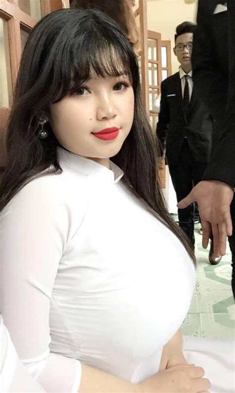 Hình ảnh Mới Nhất Của Nữ Sinh Có Vòng 1 Khủng