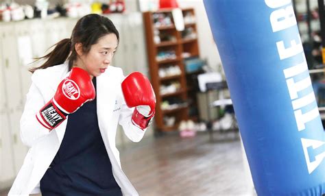 ‘의사 복서 서려경 여자 복싱 세계 챔피언 등극 실패 매일경제