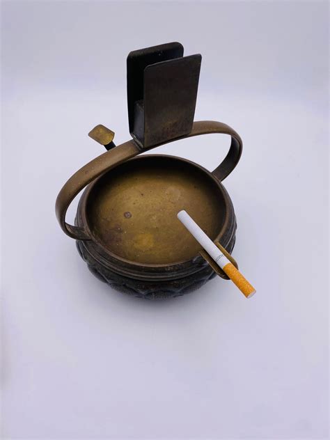 Großer Vintage Aschenbecher Aus Messing Mit Halterung Mid Century Raucherzubehör Etsyde