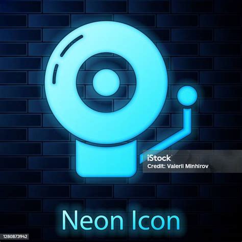 벽돌 벽 배경에 고립 된 빛나는 네온 울리는 알람 벨 아이콘 알람 기호 서비스 벨 핸드벨 기호 알림 기호 벡터 교육에 대한 스톡 벡터 아트 및 기타 이미지 Istock