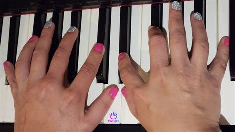 Renáta Az Egyetlen 12 Ujjal Született Zongorista A Világon