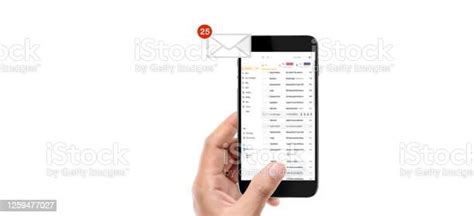 손 들고 스마트폰 장치 와 터치 화면 이메일 애플 리 케이 션 그래픽 사용자 인터페이스에 대한 스톡 사진 및 기타 이미지 그래픽 사용자 인터페이스 남자 뉴스레터