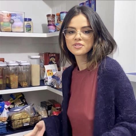 Selena Gomez Scrolller