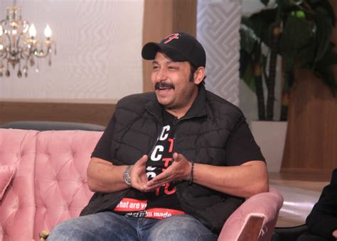 بالفيديو محمد ثروت يدعو جمهوره لمشاهدة نورت مصر خبر في الفن