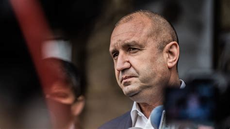 Радев с обръщение към възрастните хора Цялото ни общество е в техен дълг Новини бг