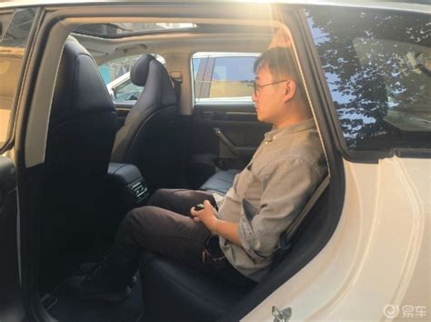 零跑c11车内乘坐空间很大可以说是中规中矩，空间表现优异的中型suv零跑c11社区易车社区