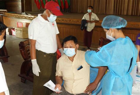 ကသာမြို့၌ ကိုဗစ် ၁၉ရောဂါ ကာကွယ်ဆေး ပထမအကြိမ်ထိုးနှံပြီးသော ပြည်သူမ