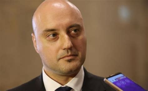 Правосъдният министър призова за пълно разследване на случая с малтретираното момиче от Стара Загора