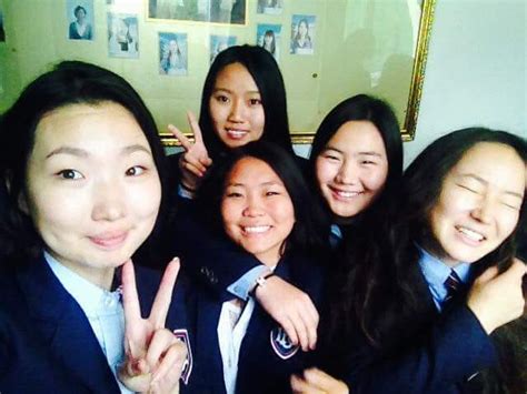 10 жилийн найзууддаа Сайн уу хамгийн түрүүнд хэлэхийг маш их… By Yesui B Medium