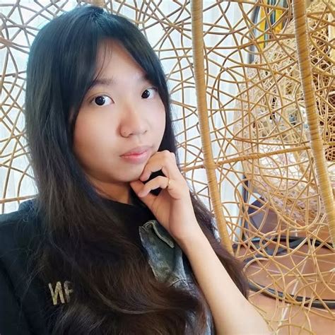 張又心 Elena062 On Threads