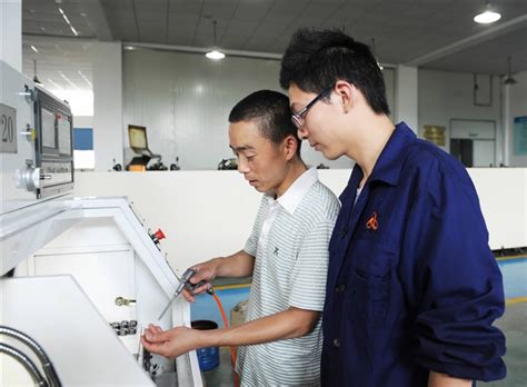 校企合作学生顺利就业 今日临安