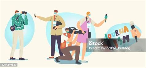 저널리즘 직업 아이콘 세트 전문 장비 마이크를 가진 기자 및 카메라맨 남성과 여성 캐릭터 저널리즘에 대한 스톡 벡터 아트 및