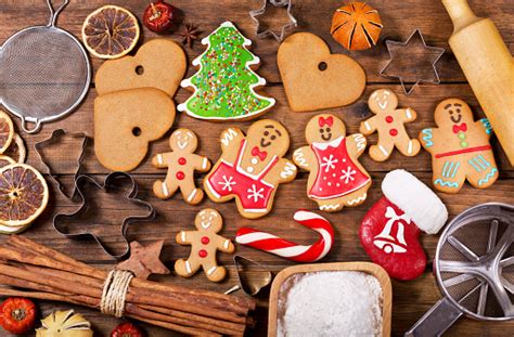 크리스마스 음식입니다 크리스마스 굽기 위한 재료로 수 제 진저 쿠키 갈색에 대한 스톡 사진 및 기타 이미지 갈색 계피 공휴일 Istock