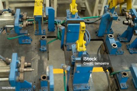 카시트 금속 강철 구조 제조 공장 장비 기계 엔진 산업 생산 시스템 작업 산업 공장에서 작동 공정 기술 창고의 제품 장비 0명에 대한 스톡 사진 및 기타 이미지 Istock