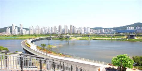 한글 본딴 건축물 도시 곳곳에 한글날에 세종시 이응다리 걷기 어때