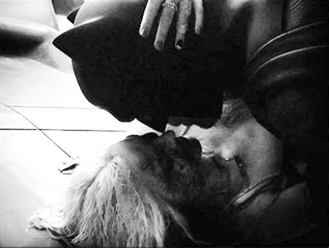 Arriba 81 Imagen Batman Kiss Harley Quinn Abzlocalmx