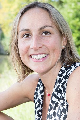 야외에서 아름 다운 젊은 여자 자연을 즐길 수 있습니다 뷰티 여자 야외 30 39세에 대한 스톡 사진 및 기타 이미지 30 39세 건강한 생활방식 금발 머리 Istock